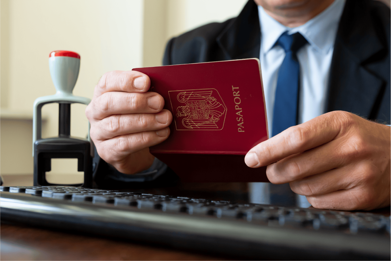 PL60 | Compact laminator for passport data pages | Matica